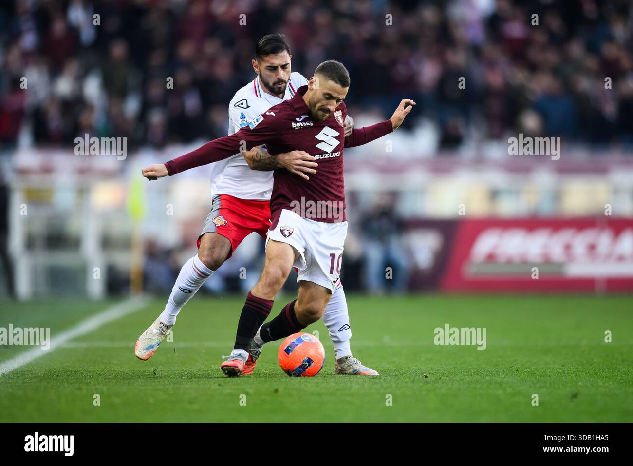 Nikola Vlasic of Torino FC competes with Giuseppe Pezzella of US ...