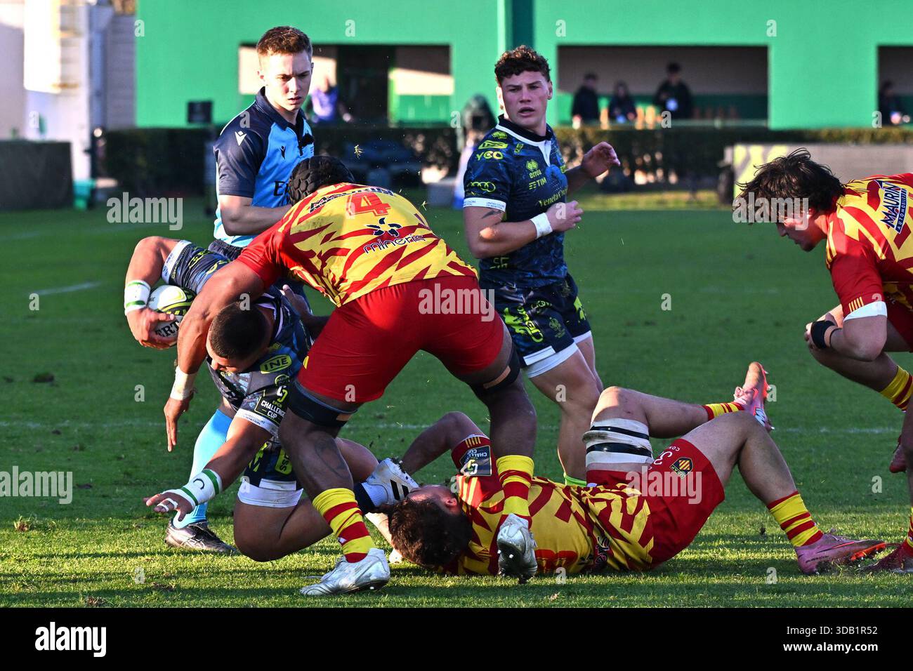 Peceli Yato ( USA Perpigan ) and Thomas Gallo ( Benetton Rugby Stock ...
