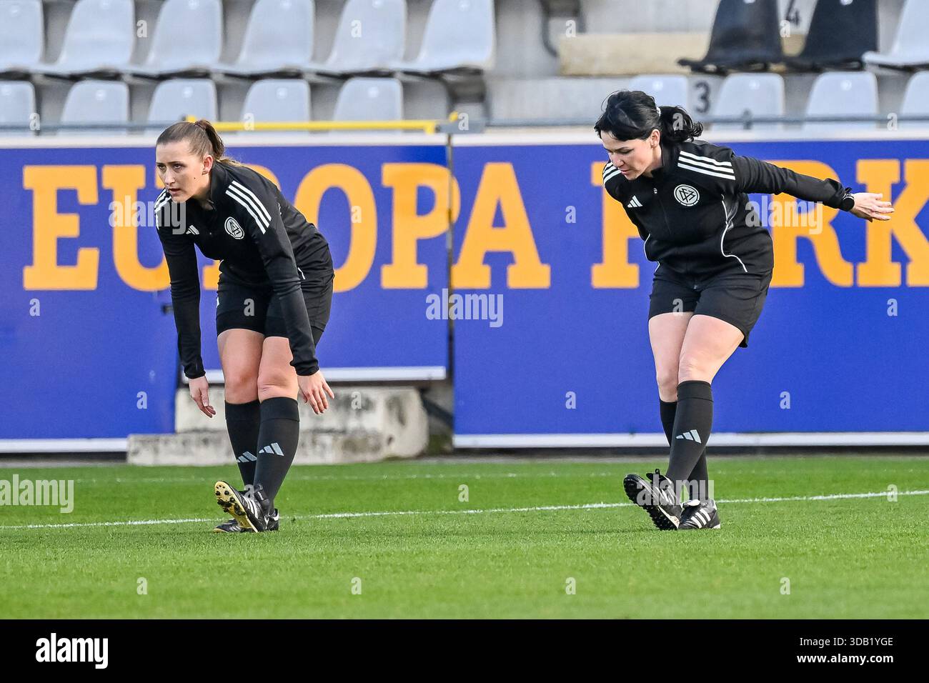 Jessica Bergmann (Assistant Referee), Silke Fritz (Referee [referee] - Assistant) GER, Freiburg ...