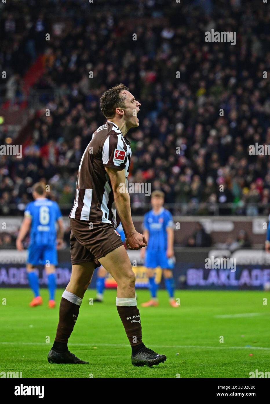 1:0 Goal, cheers, goal scorer Martijn Kaars (St. Pauli) Hamburg ...