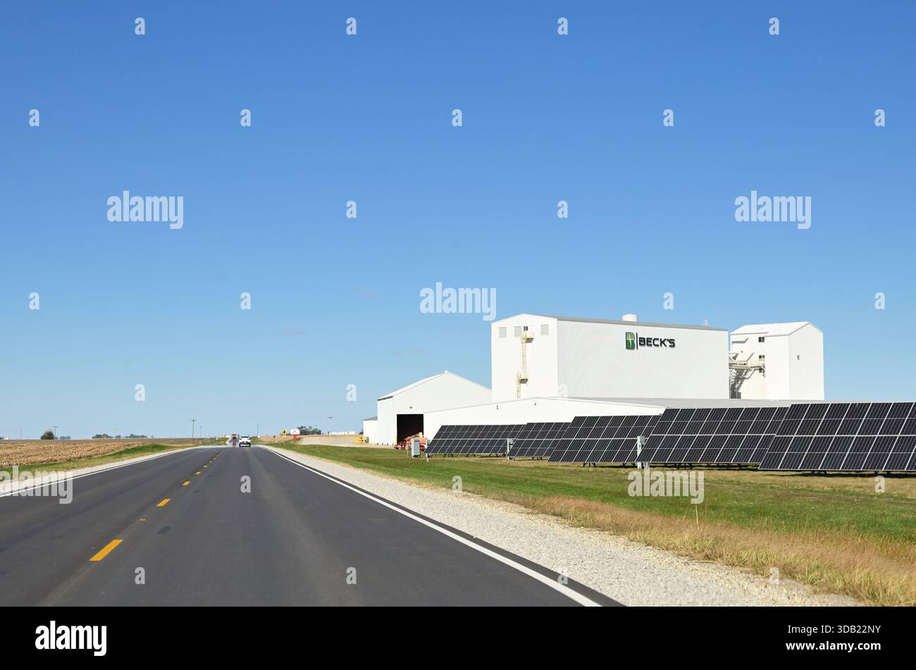 Paris, Illinois, USA. An array of solar panels help provide power for a ...