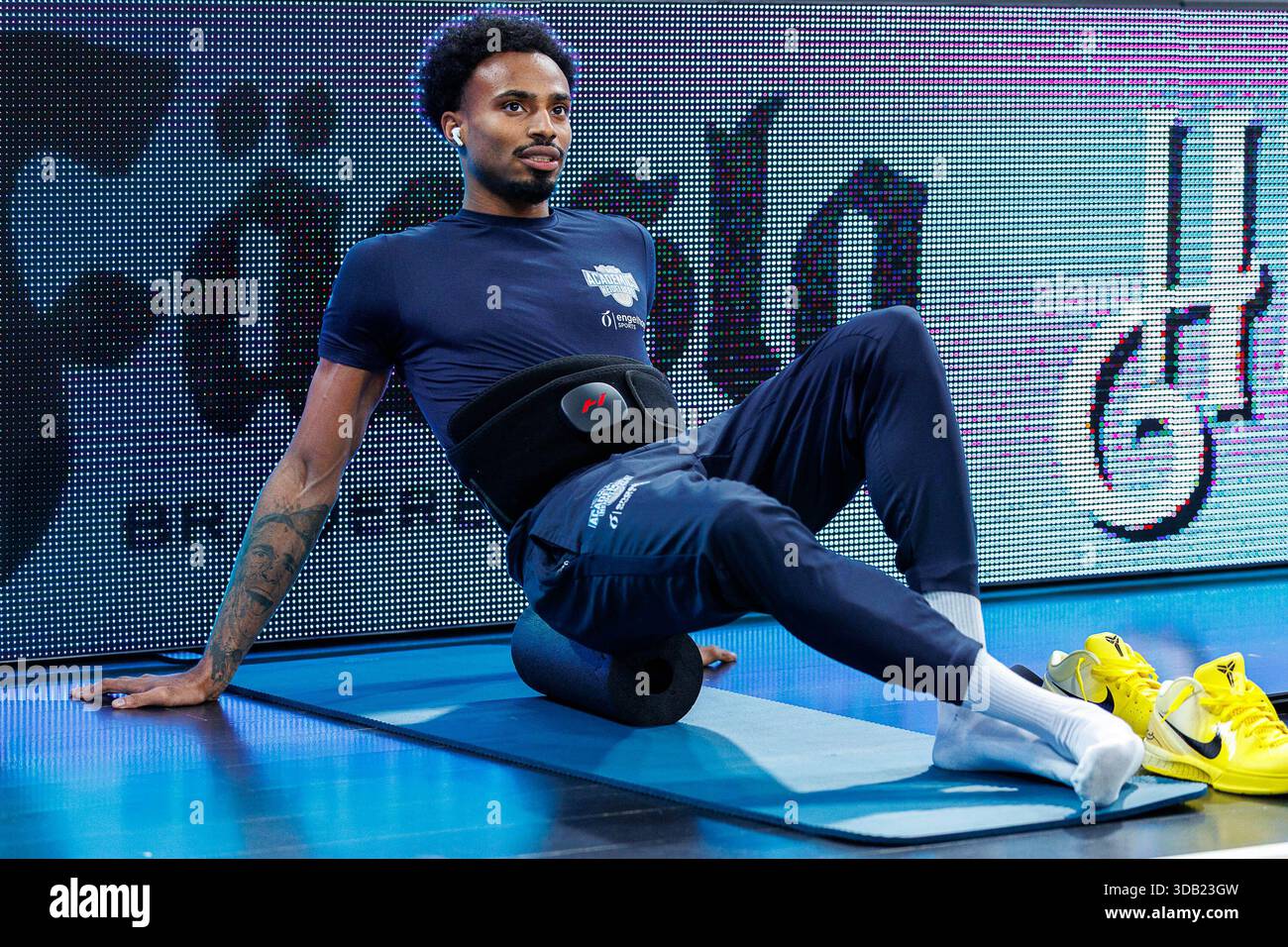 Michael Weathers (MLP Academics Heidelberg, #20), single image ...