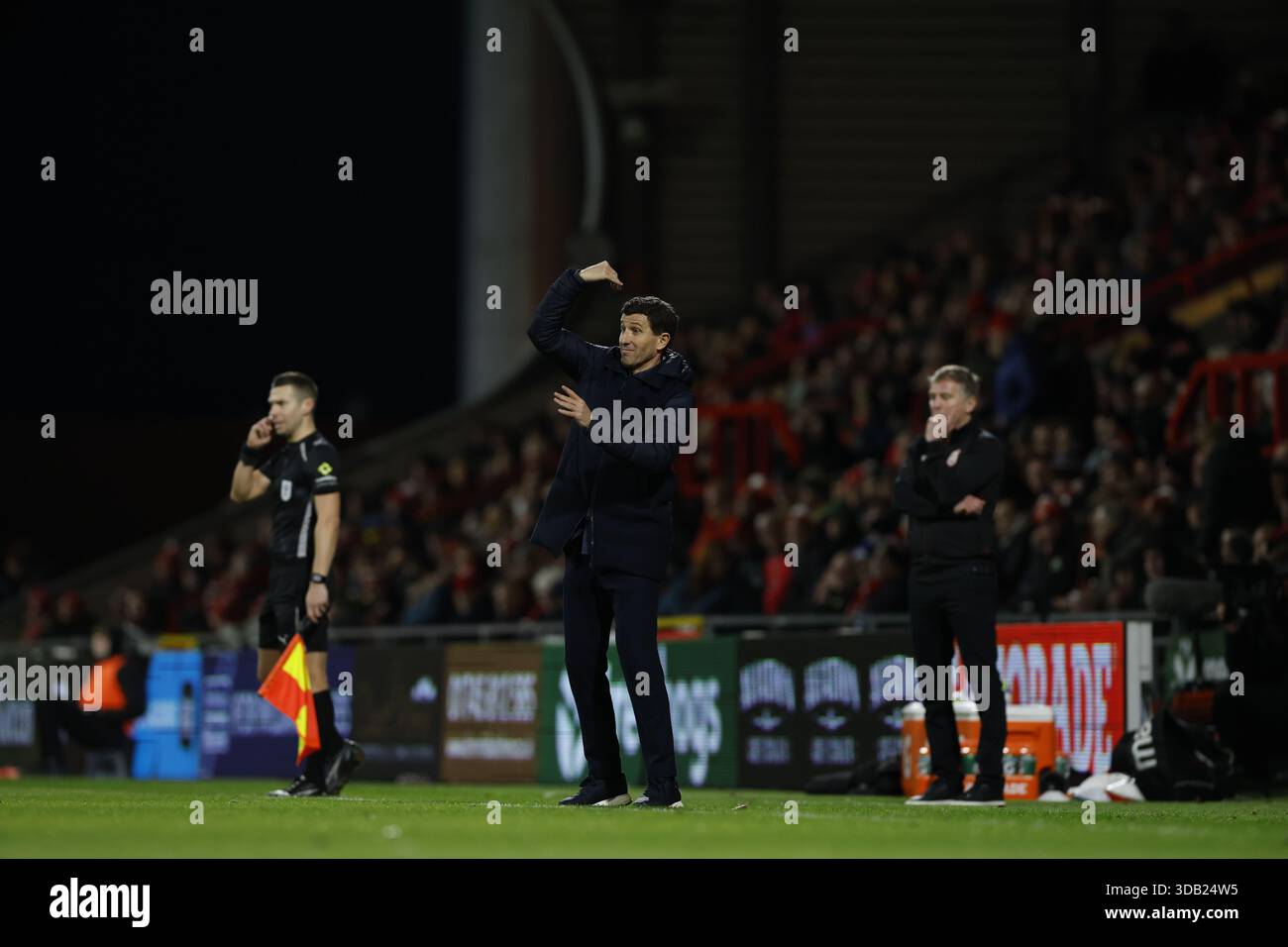 Wrexham manager Phil Parkinson (right) and Watford's head coach Javi ...