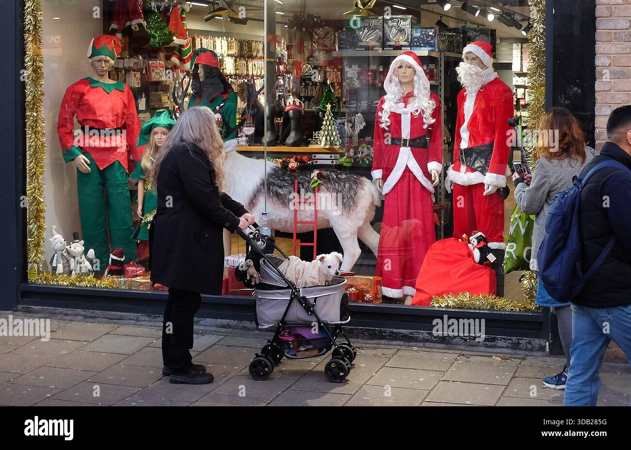 December 2025 shops on hi-res stock photography and images - Alamy
