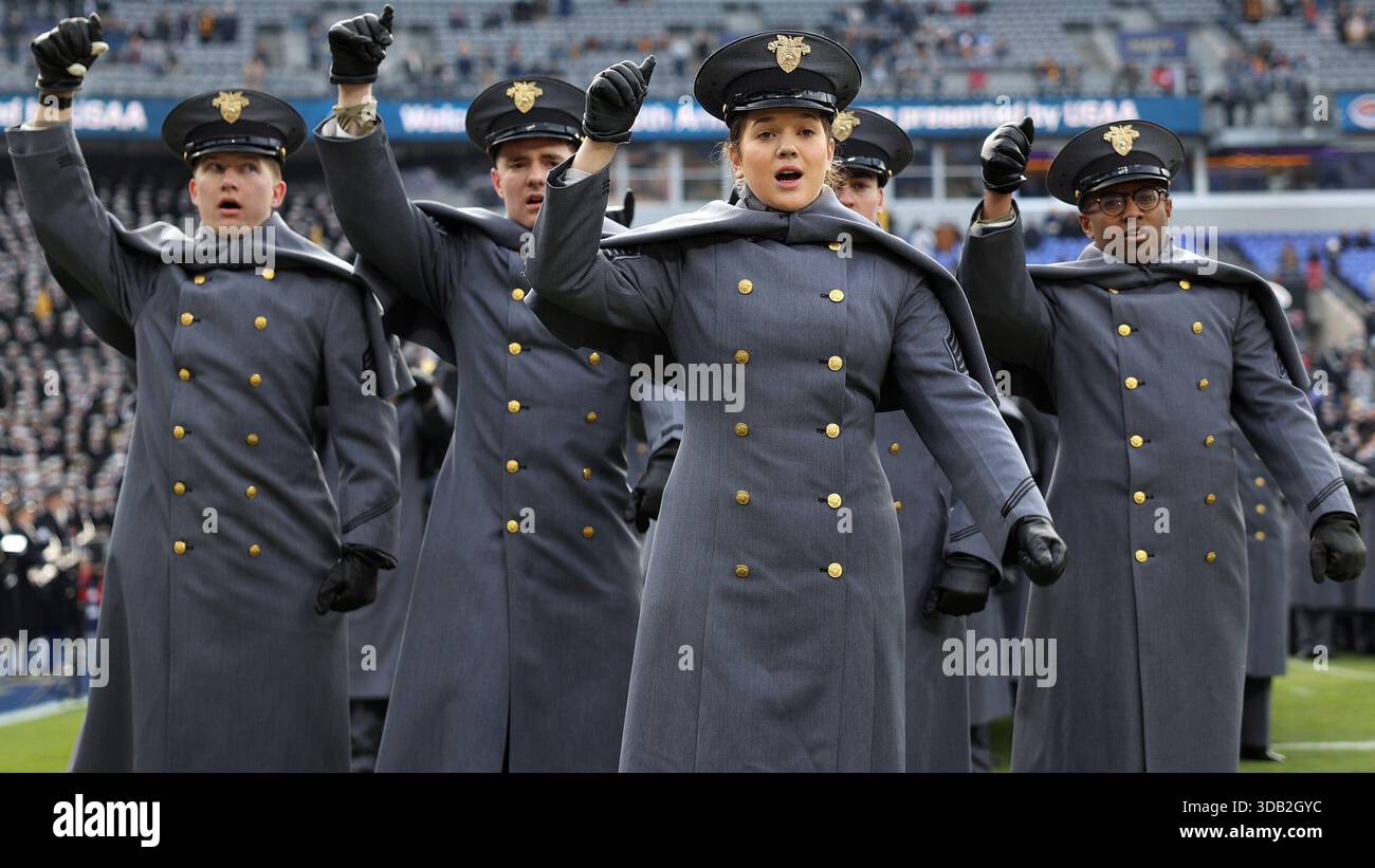 Army Cadets chant before an NCAA college football game against Navy ...