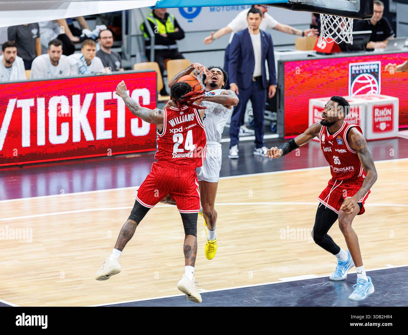 Cobe Williams (BMA365 Bamberg Baskets, #24), Michael Weathers (MLP ...
