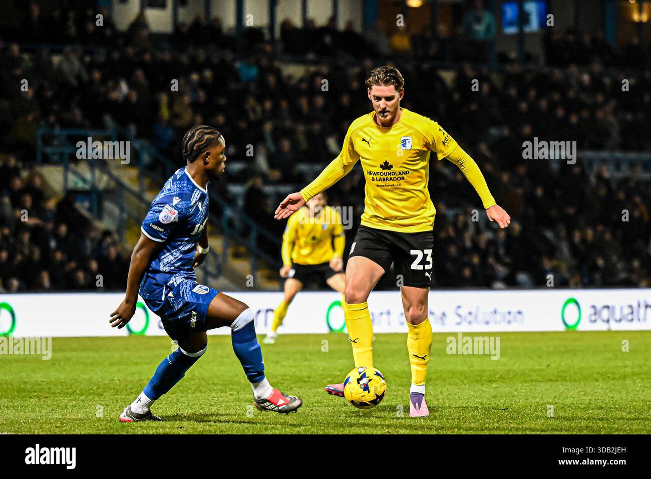 Connor Mahoney of Barrow AFC challenged by Nelson Khumbeni of ...