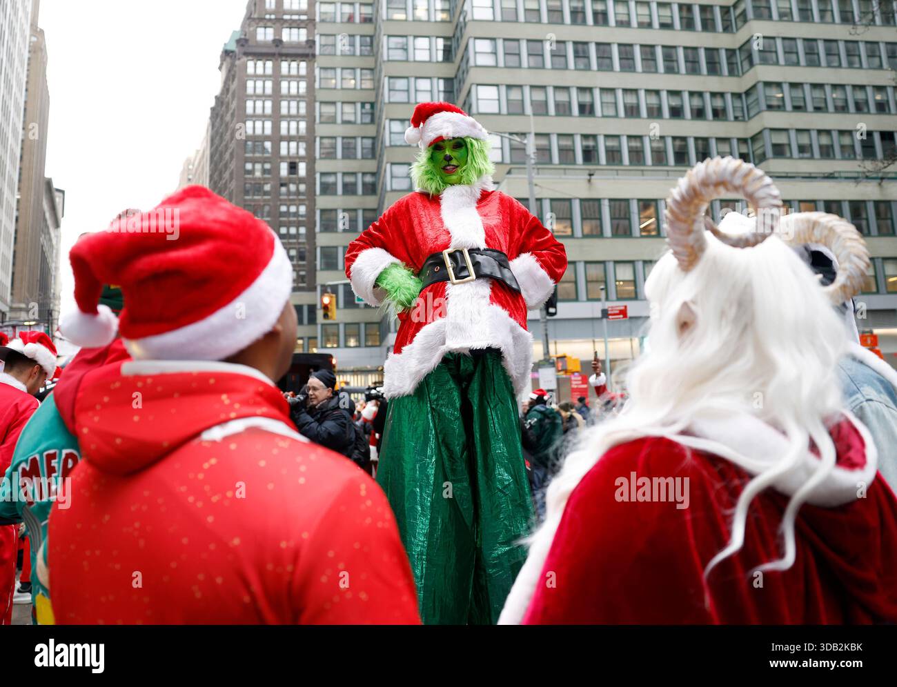 Santa grinch hi-res stock photography and images - Alamy