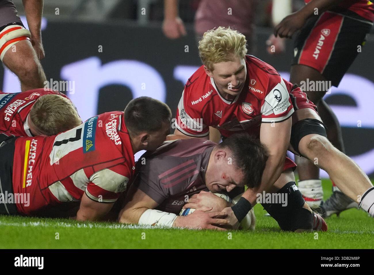 Munster Rugby's Ruadhan Quinn scores his team's third try against ...