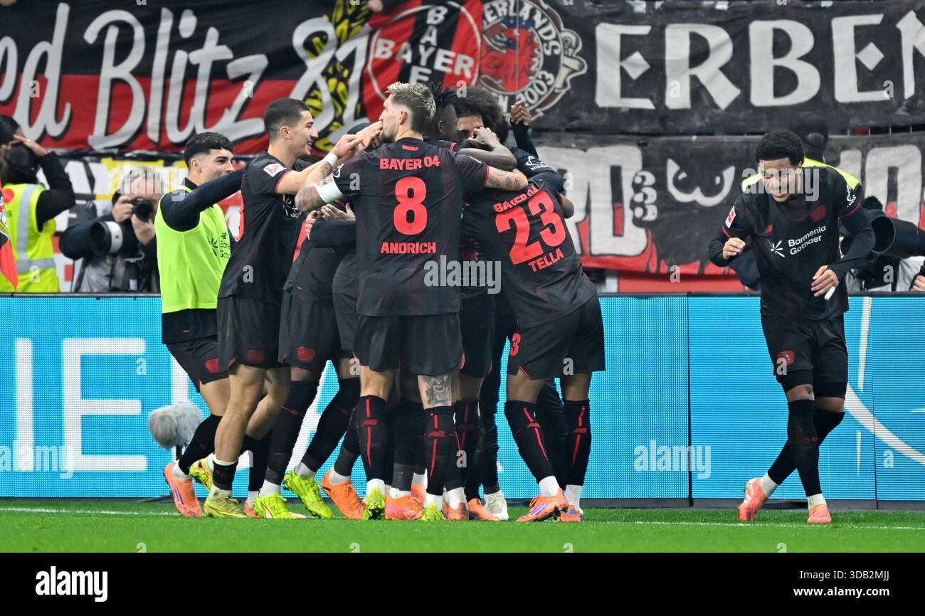 1:0 Goal, cheers from scorer Martin Terrier (Leverkusen) Leverkusen ...