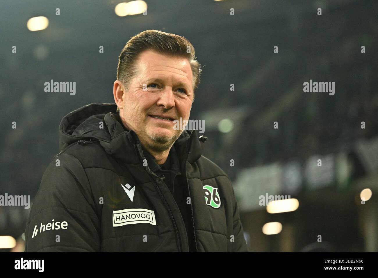 13 December 2025, Lower Saxony, Hanover: Soccer: Bundesliga 2, Hannover ...