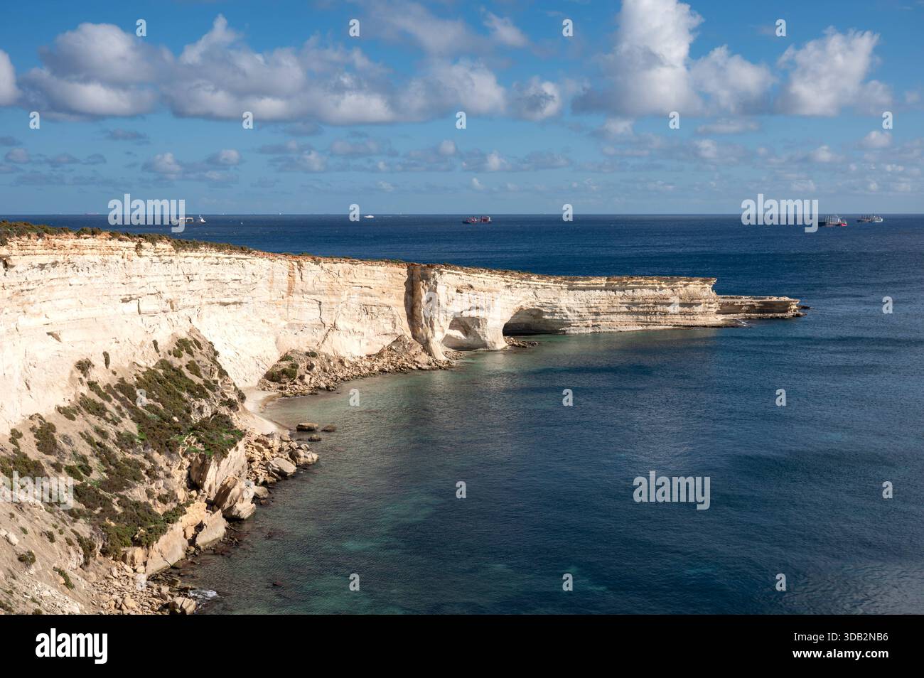Spectacular natural landscapes on the southeast coast with chalk cliffs ...