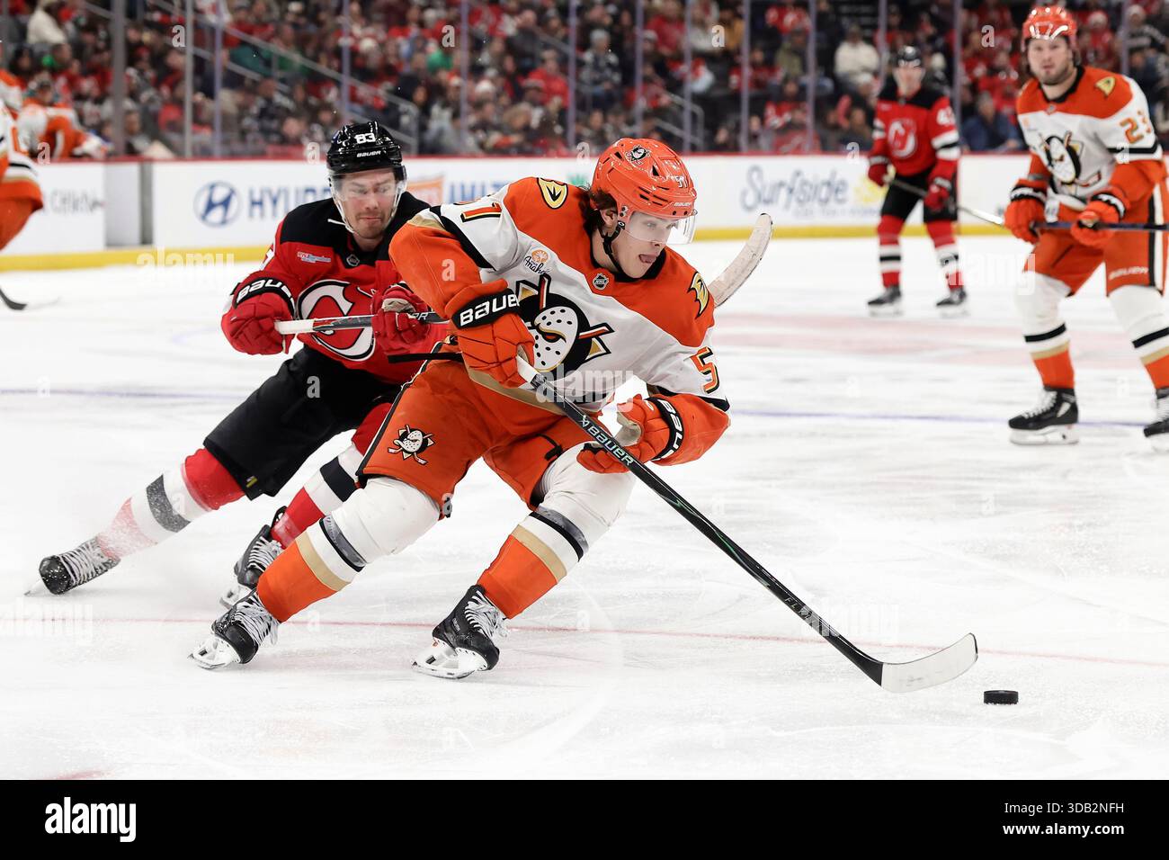 Anaheim Ducks defenseman Olen Zellweger (51) controls the puck past New ...