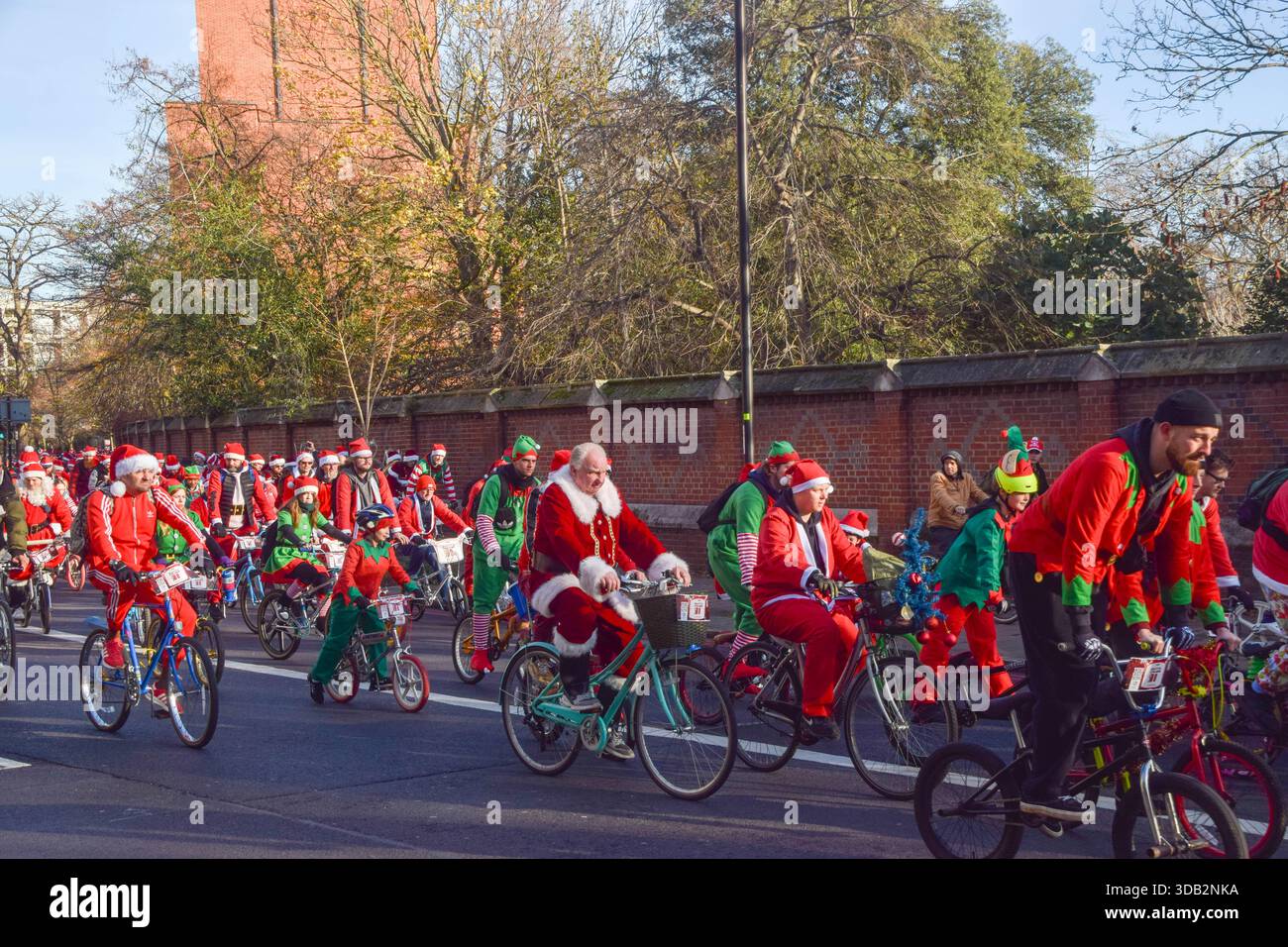 Hundreds of cyclists dressed as Santa Claus and other Christmas ...