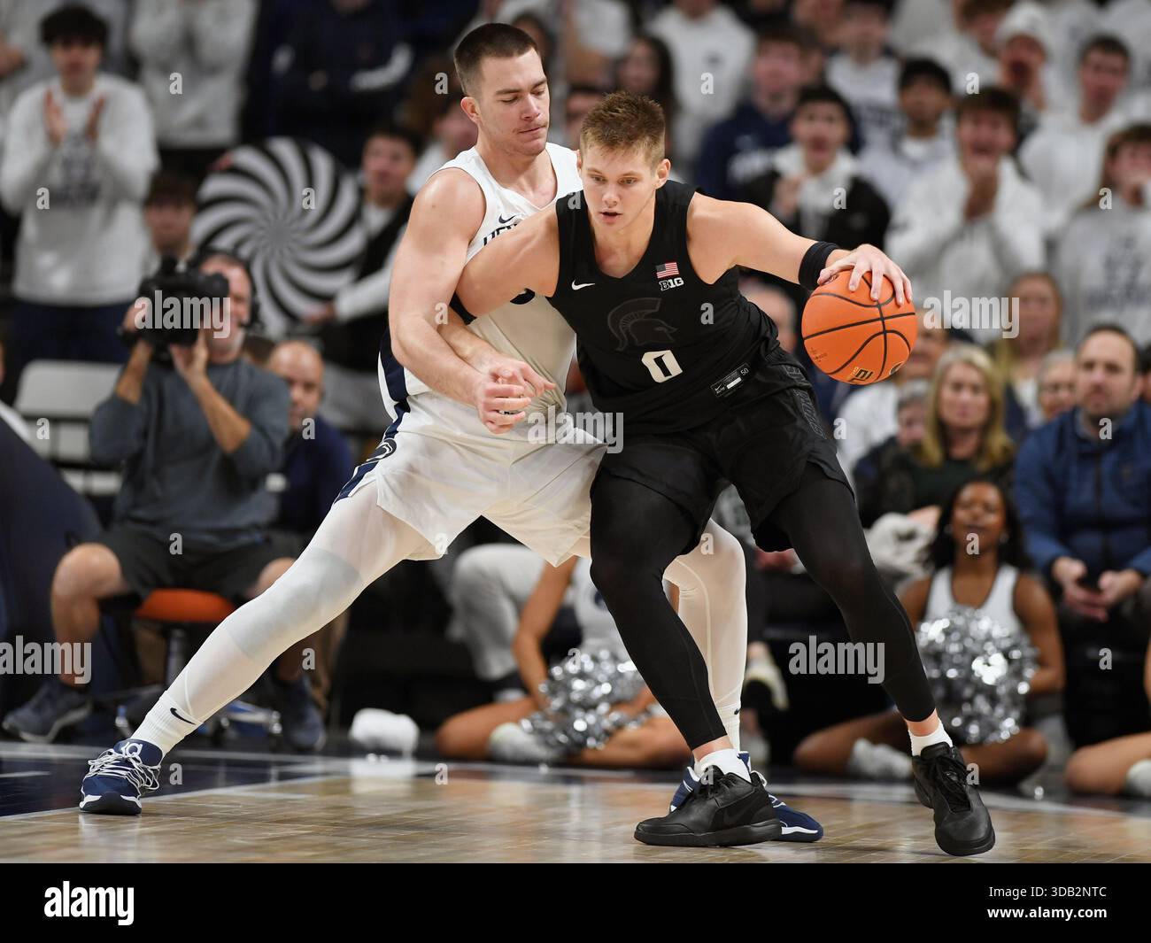Michigan State's Jaxon Kohler (0) works the ball against Penn State's ...