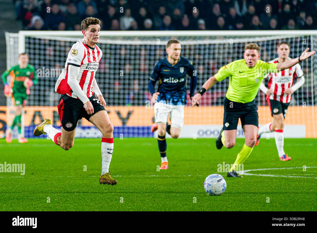Guus Til of PSV Eindhoven runs with the ball during the Dutch ...