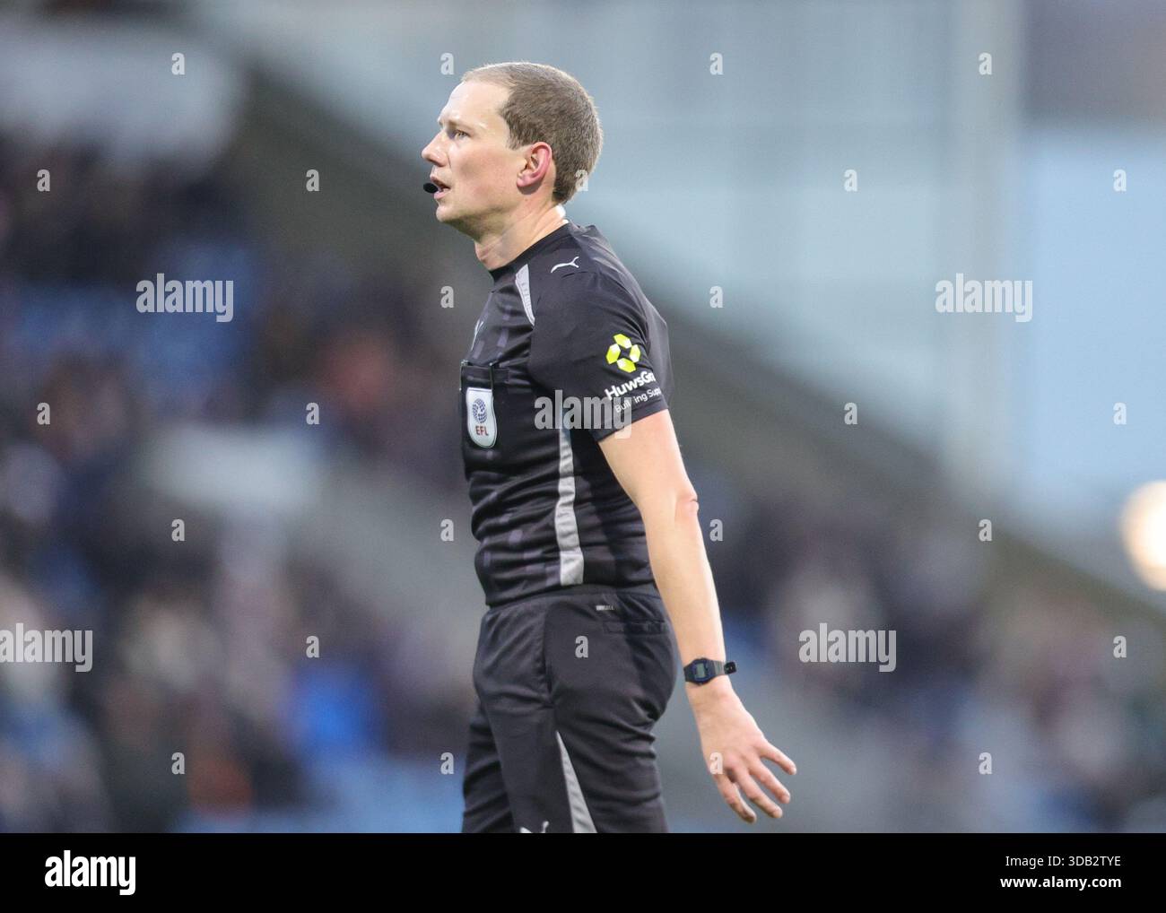 referee Peter Wright during the Sky Bet League 2 match Chesterfield vs ...