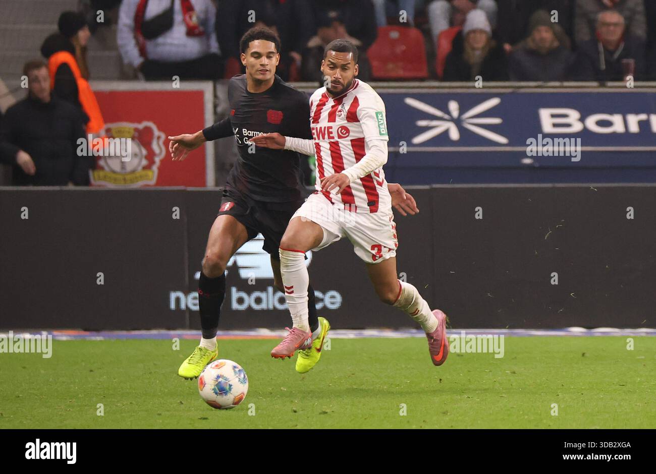 from left Jarell Quansah (Bayer Leverkusen, #04), Linton Maina (1.FC ...