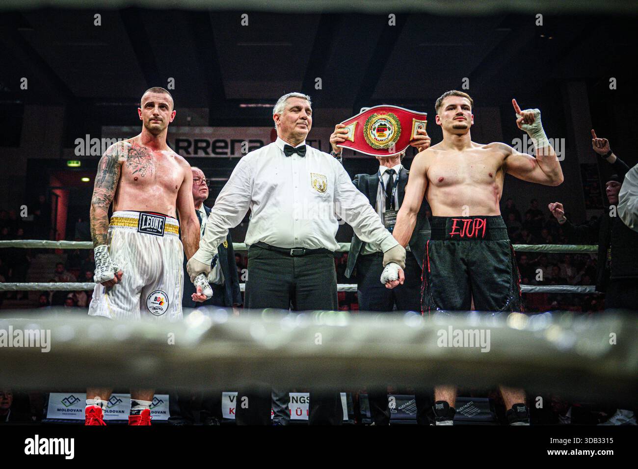 Winner [winner] Arian Ejupi (Germany) Blue Corner, re. after Lampf ...