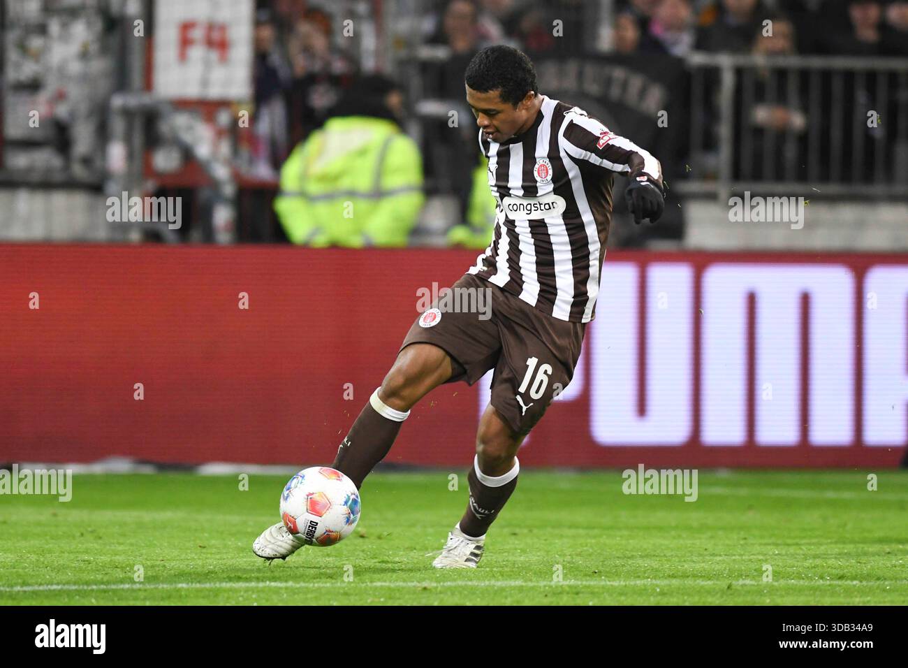 December 13, 2025, Millerntorstadion, Hamburg, GER; 1. FBL, FC St ...