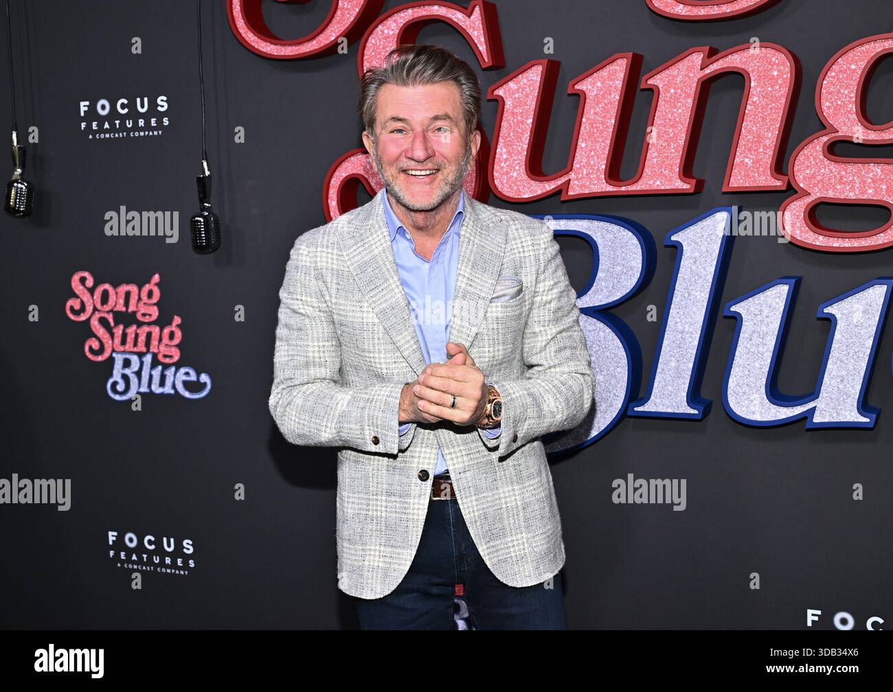 Robert Herjavec attends the premiere of "Song Sung Blue" at AMC Lincoln ...