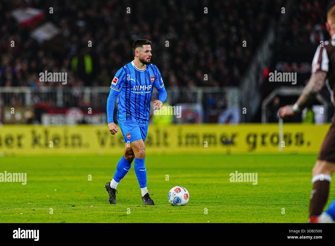 Marnon Busch (1. FC Heidenheim, #02) GER, FC St. Pauli vs. 1. FC ...