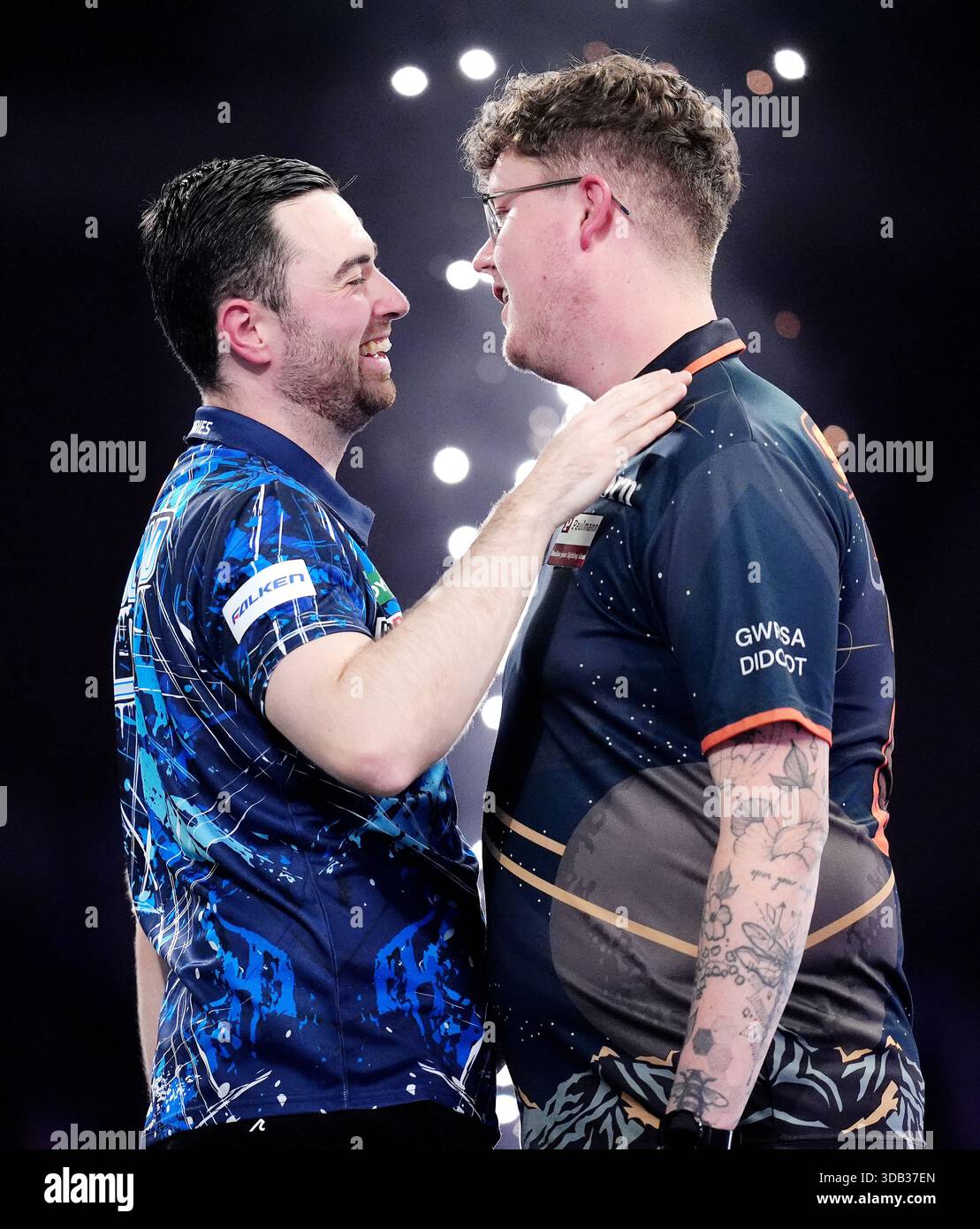 Luke Humphries (left) celebrates winning their match against Ted Evetts ...