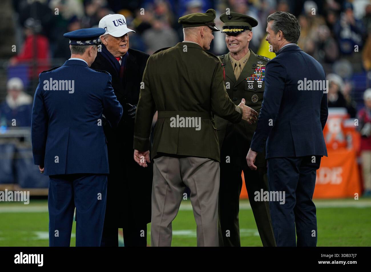 President Donald Trump talks with Chairman of the Joint Chiefs of Staff ...