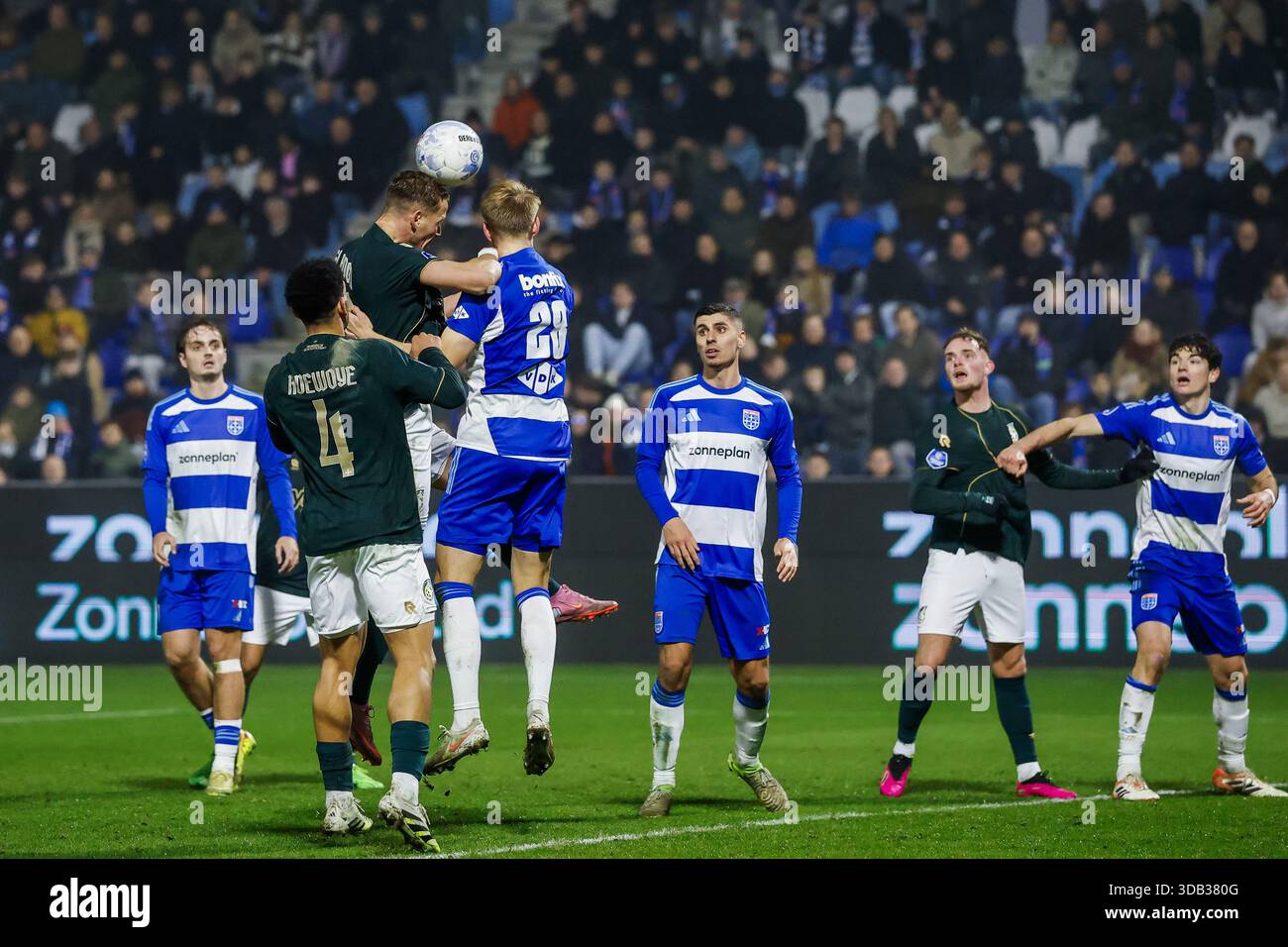 ZWOLLE - Paul Gladon of Fortuna Sittard, Simon Graves of PEC Zwolle (l ...