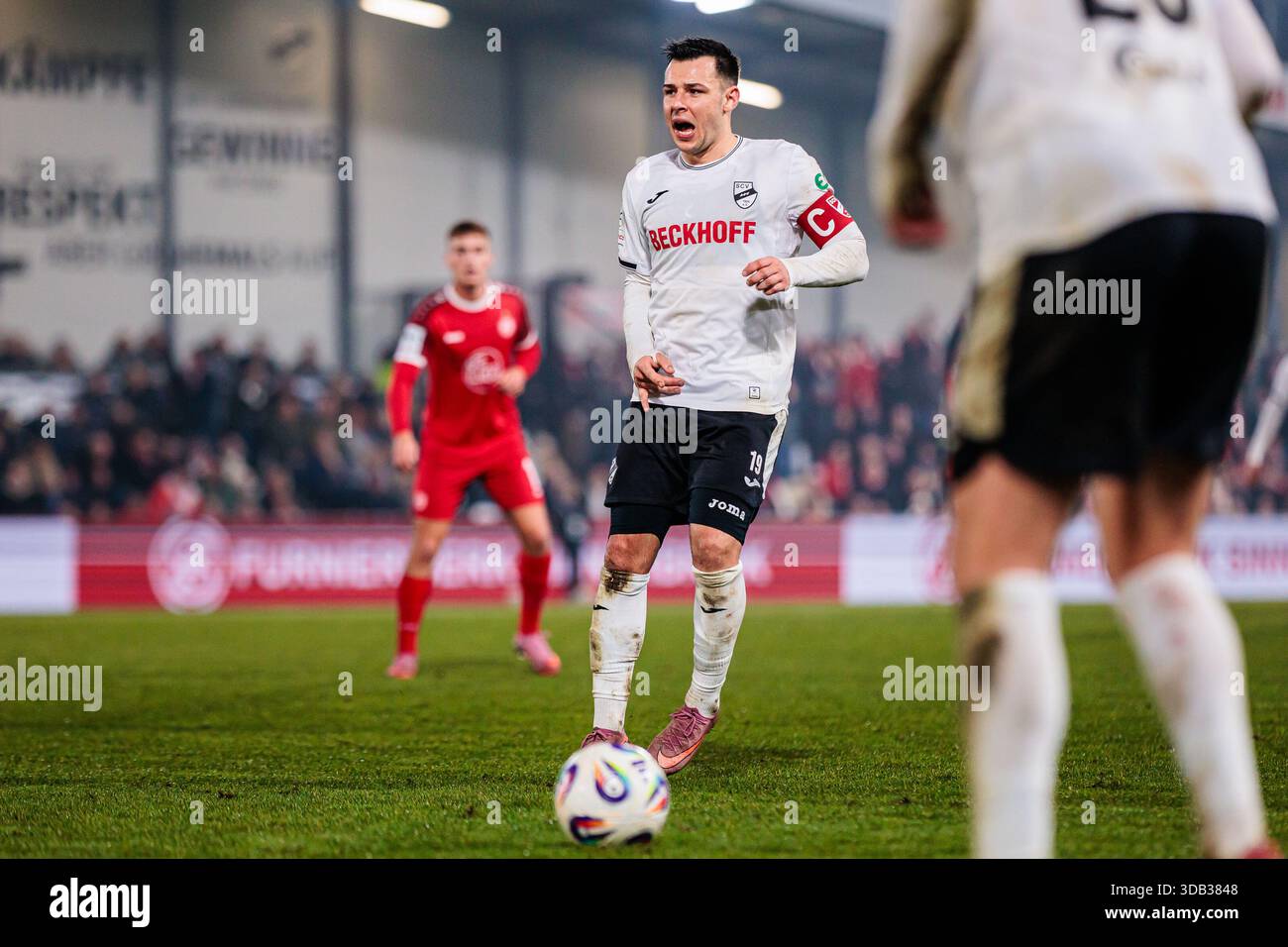 Niko Kijewski (SC Verl, #19) GER, SC Verl vs. Rot-Weiss Essen, Football ...