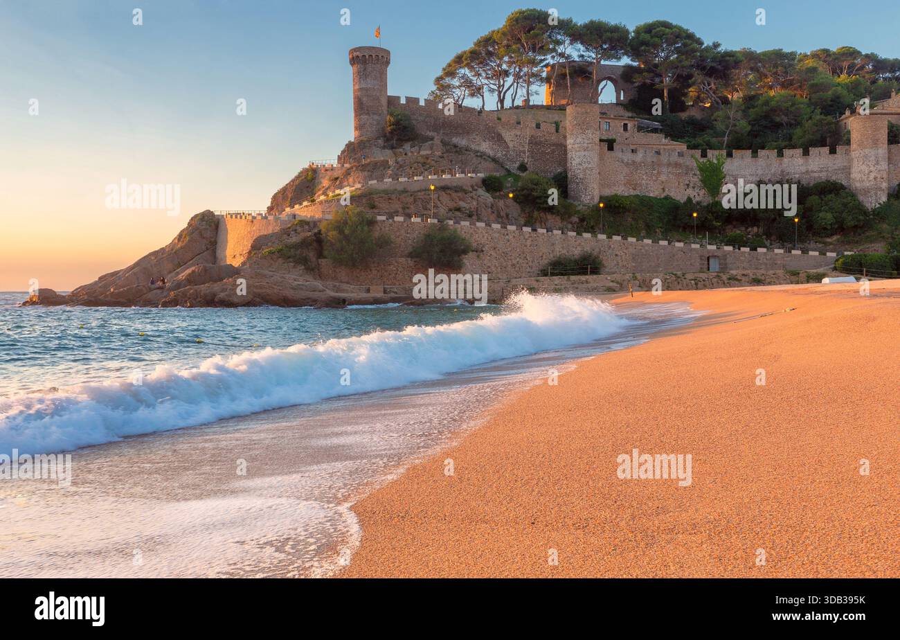 View medieval fortress sandy hi-res stock photography and images - Alamy