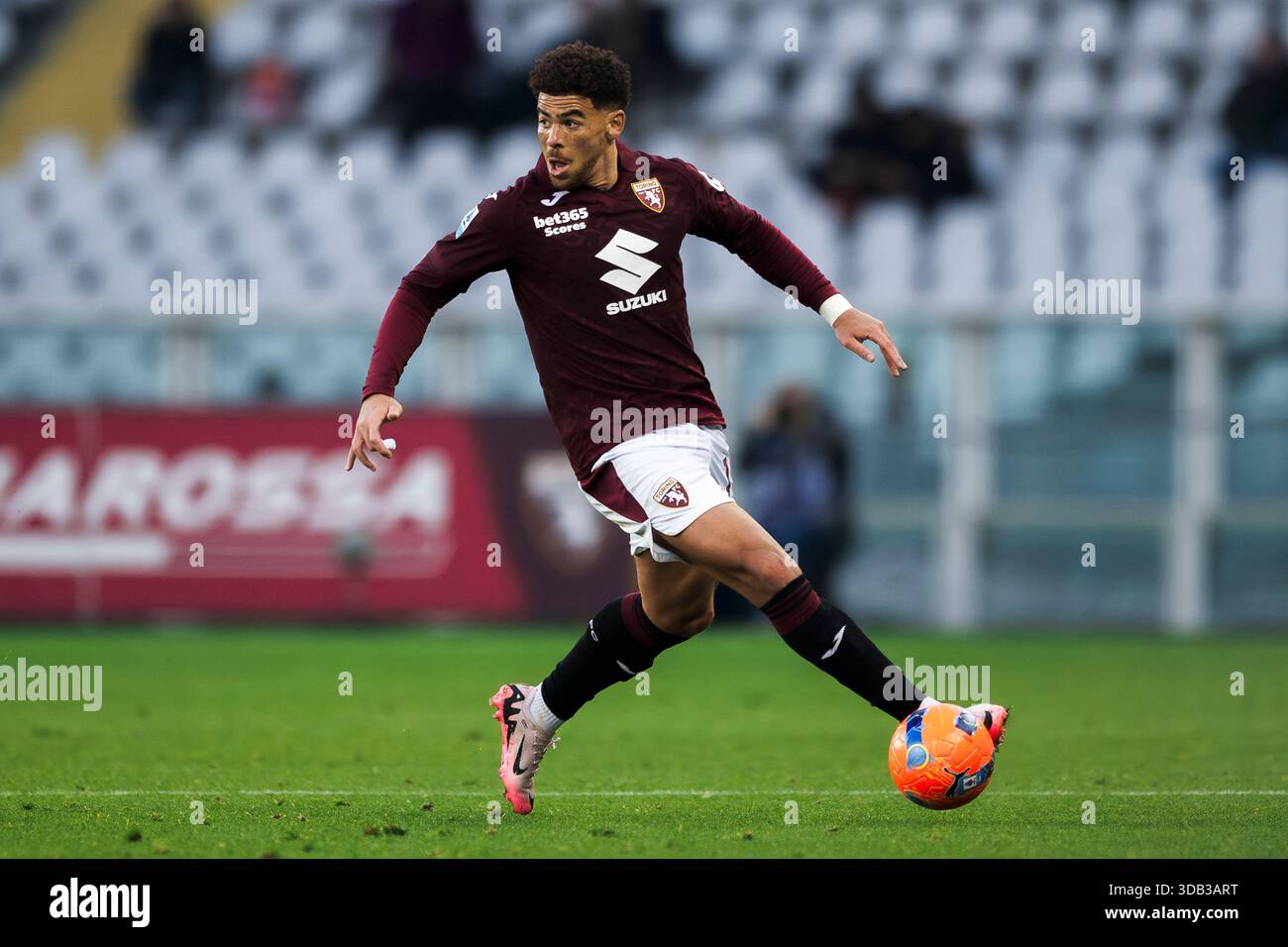 Che Adams of Torino FC in action during the Serie A football match ...