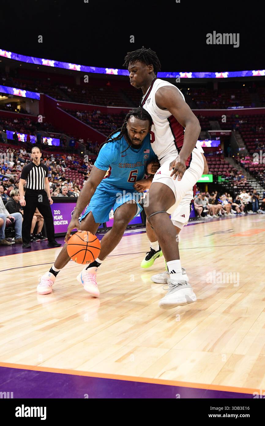 Florida State Guard Robert McCray V (6) drives toward the basket during ...