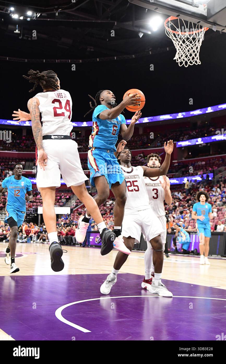 Florida State Guard Robert McCray V (6) jumps up for the layup during ...