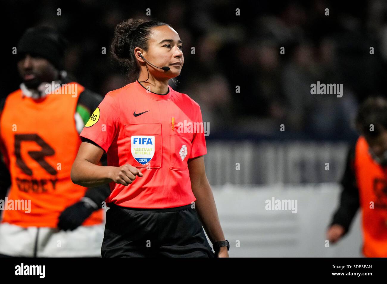 VELSEN-ZUID - Assistant referee Franca Overtoom during the Dutch ...