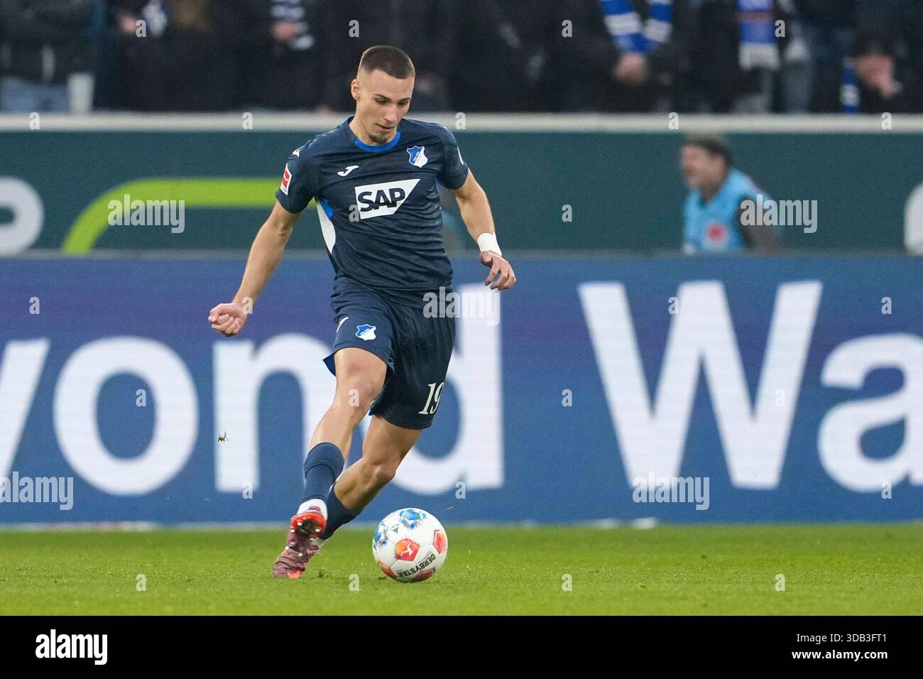 Tim Lemperle (Hoffenheim, 19), am Ball, Freisteller, Ganzkörper ...