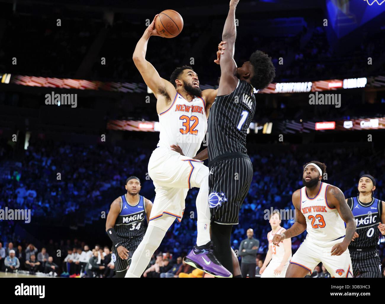New York Knocks center Karl-Anthony Towns (32) and Orlando Magic forward Jonathan Isaac (1 ...