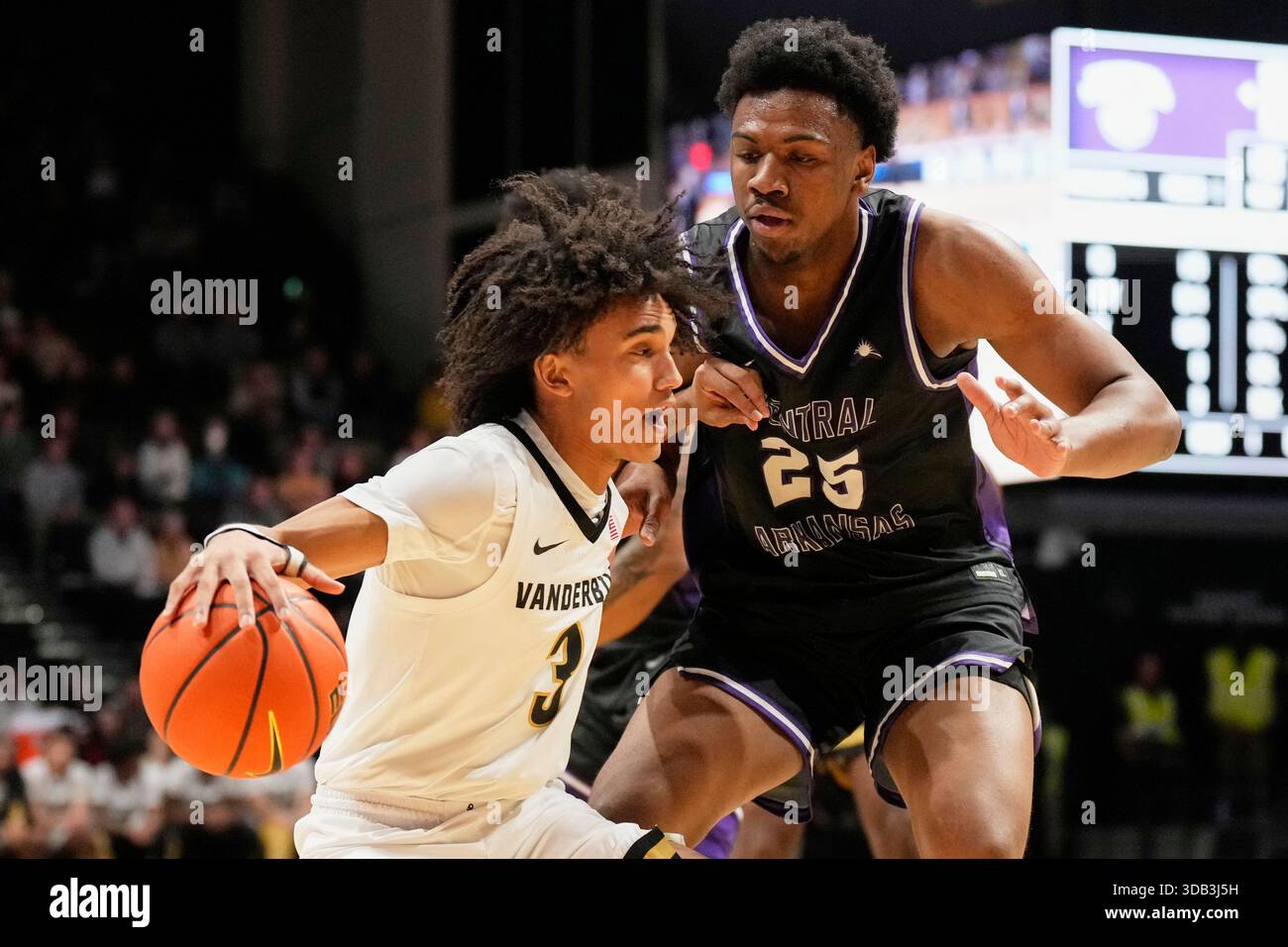 Vanderbilt guard Tyler Tanner (3) dribbles the ball past Central ...