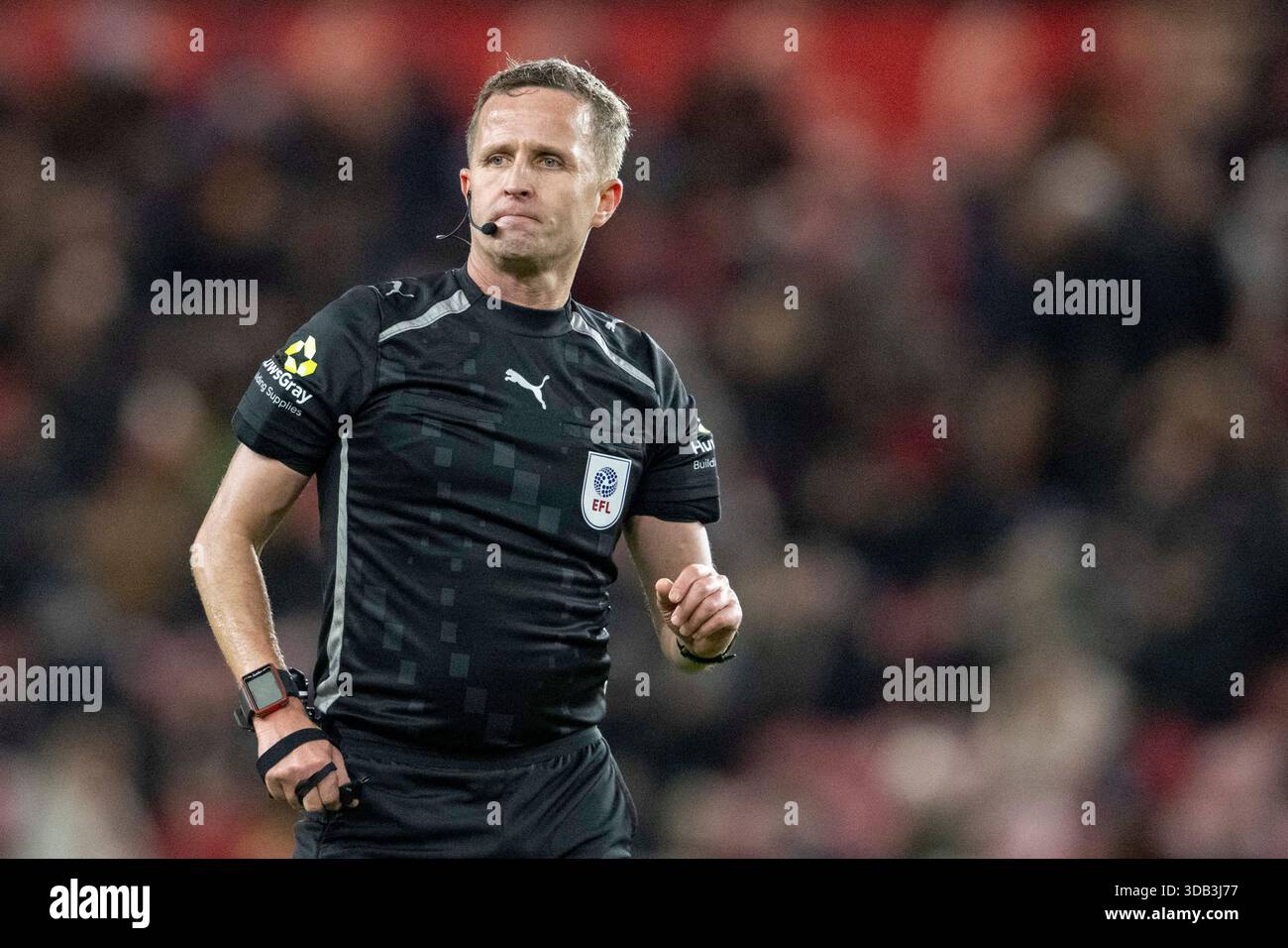 Referee David Webb during the Sky Bet Championship match between ...