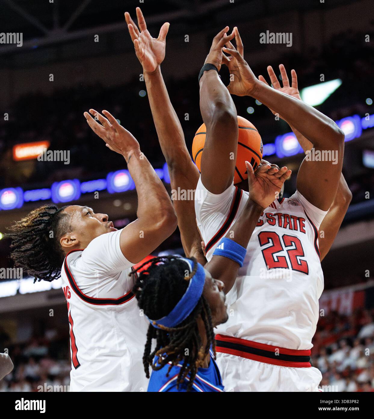 North Carolina State's Ven-Allen Lubin (22) and Darrion Williams, left ...