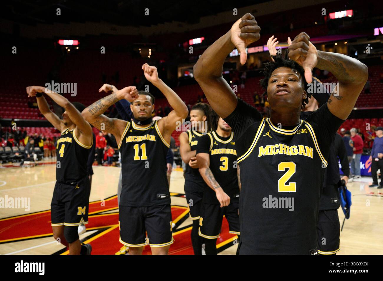 Michigan guard L.J. Cason (2), guard Roddy Gayle Jr. (11) and others ...