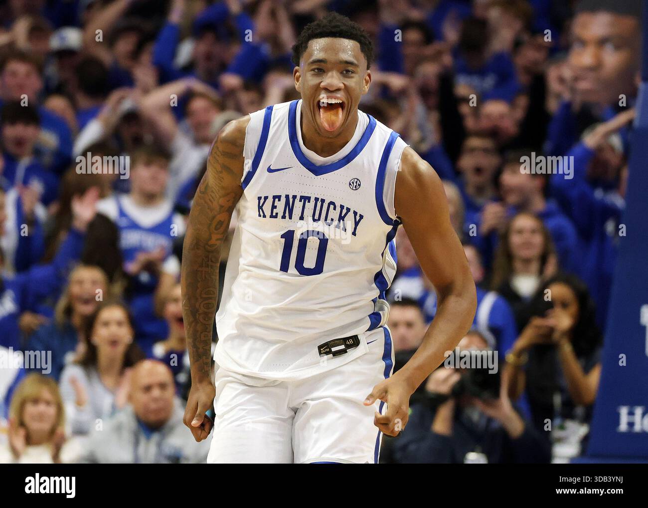 Kentucky's Brandon Garrison (10) celebrates after a dunk during the ...