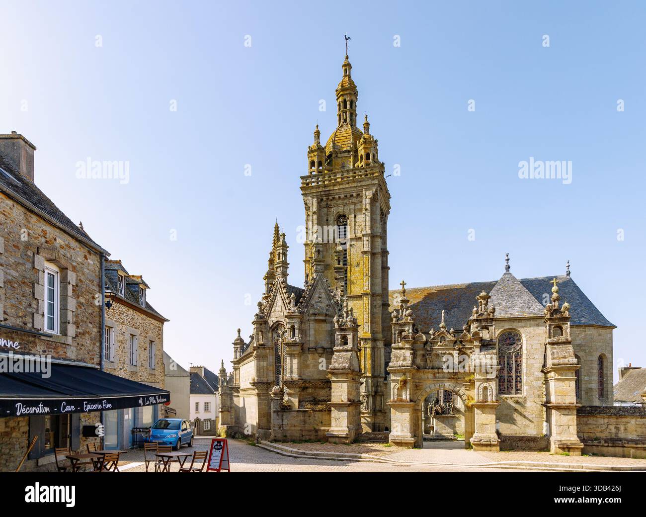 Parish enclosure with Notre-Dame Church and Calvary in St-Thegonnec ...