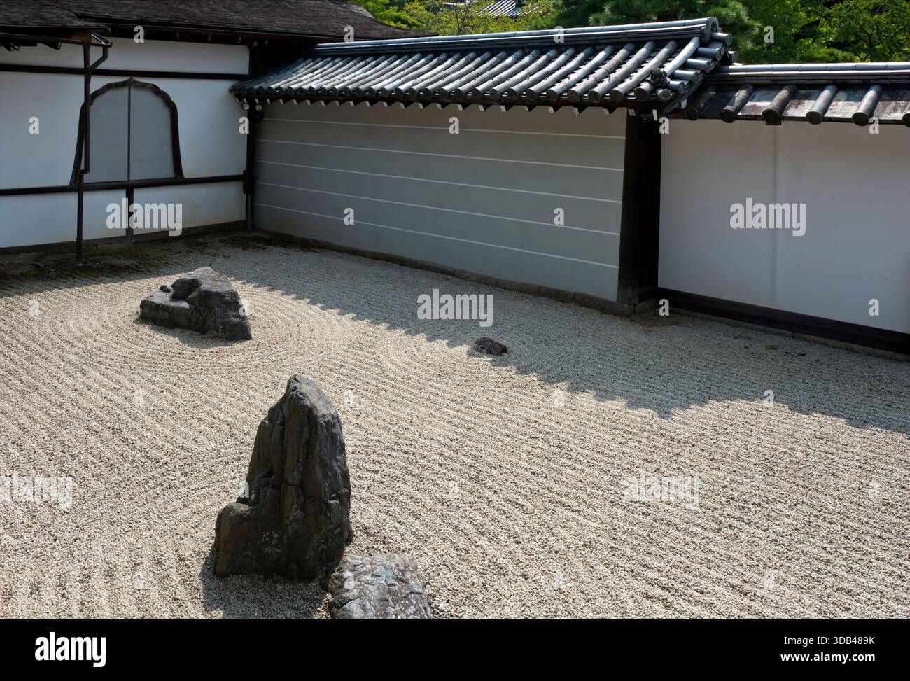 Rock "islands" in Joshin (如心庭) karesansui dry landscape raked white ...