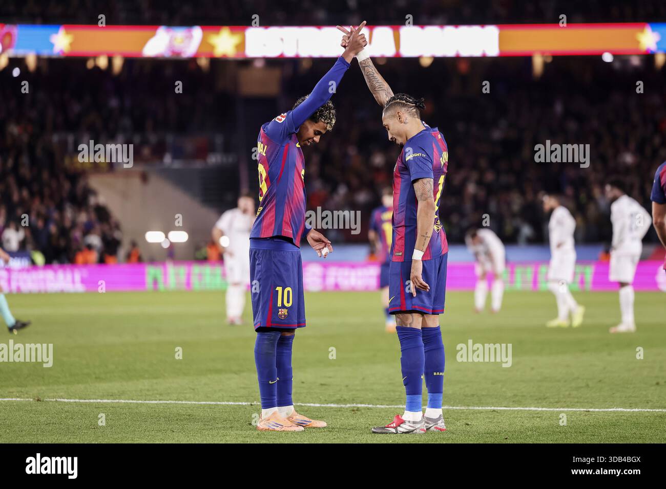 Lamine yamal raphinha hi-res stock photography and images - Alamy