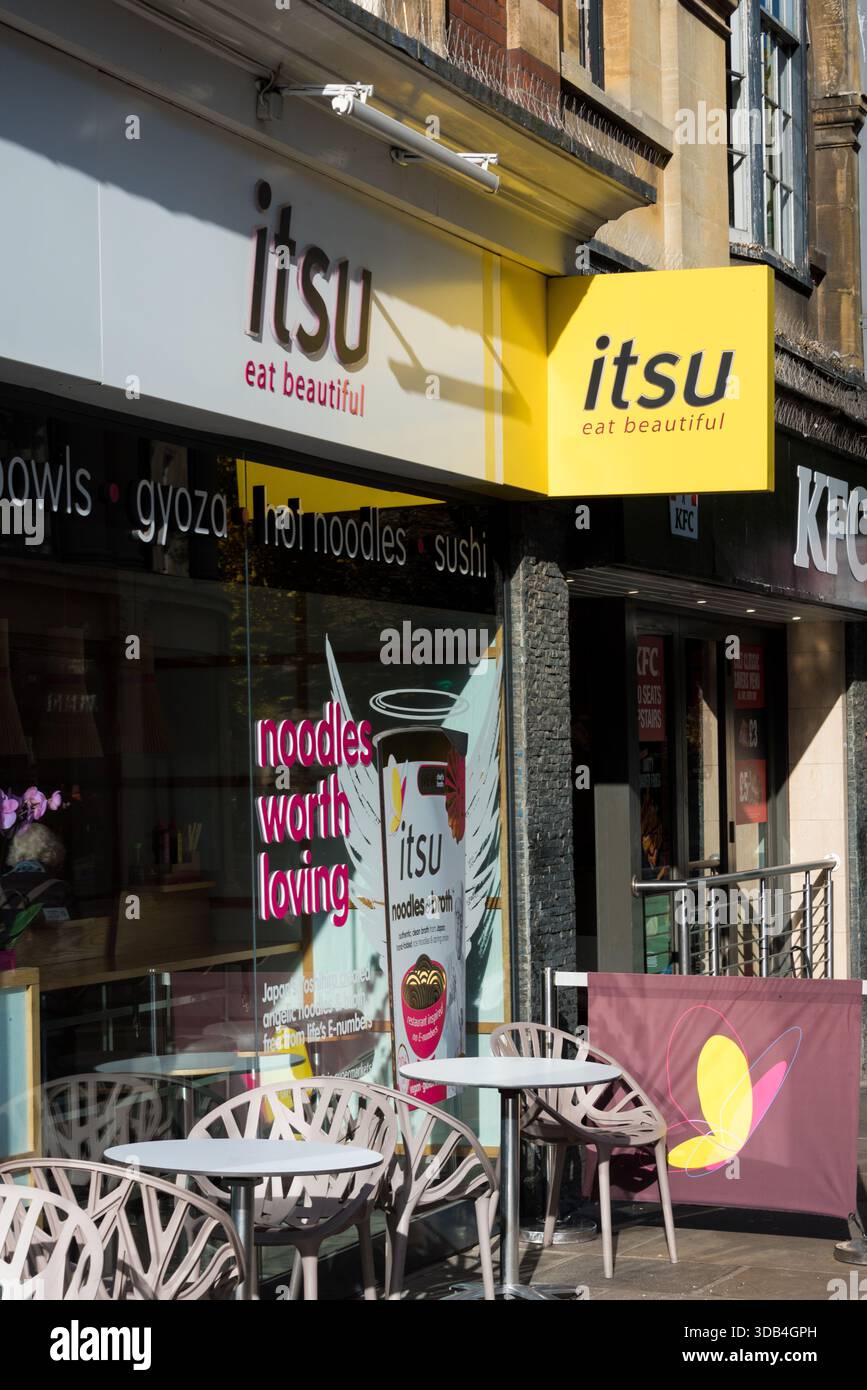 Itsu store hi-res stock photography and images - Alamy