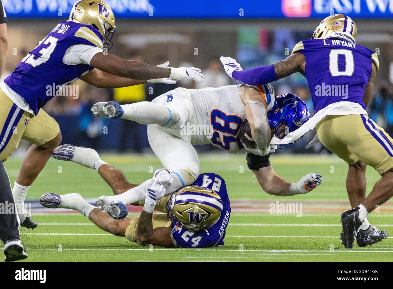 Boise State tight end Matt Lauter (85) is tackled by Washington safety ...