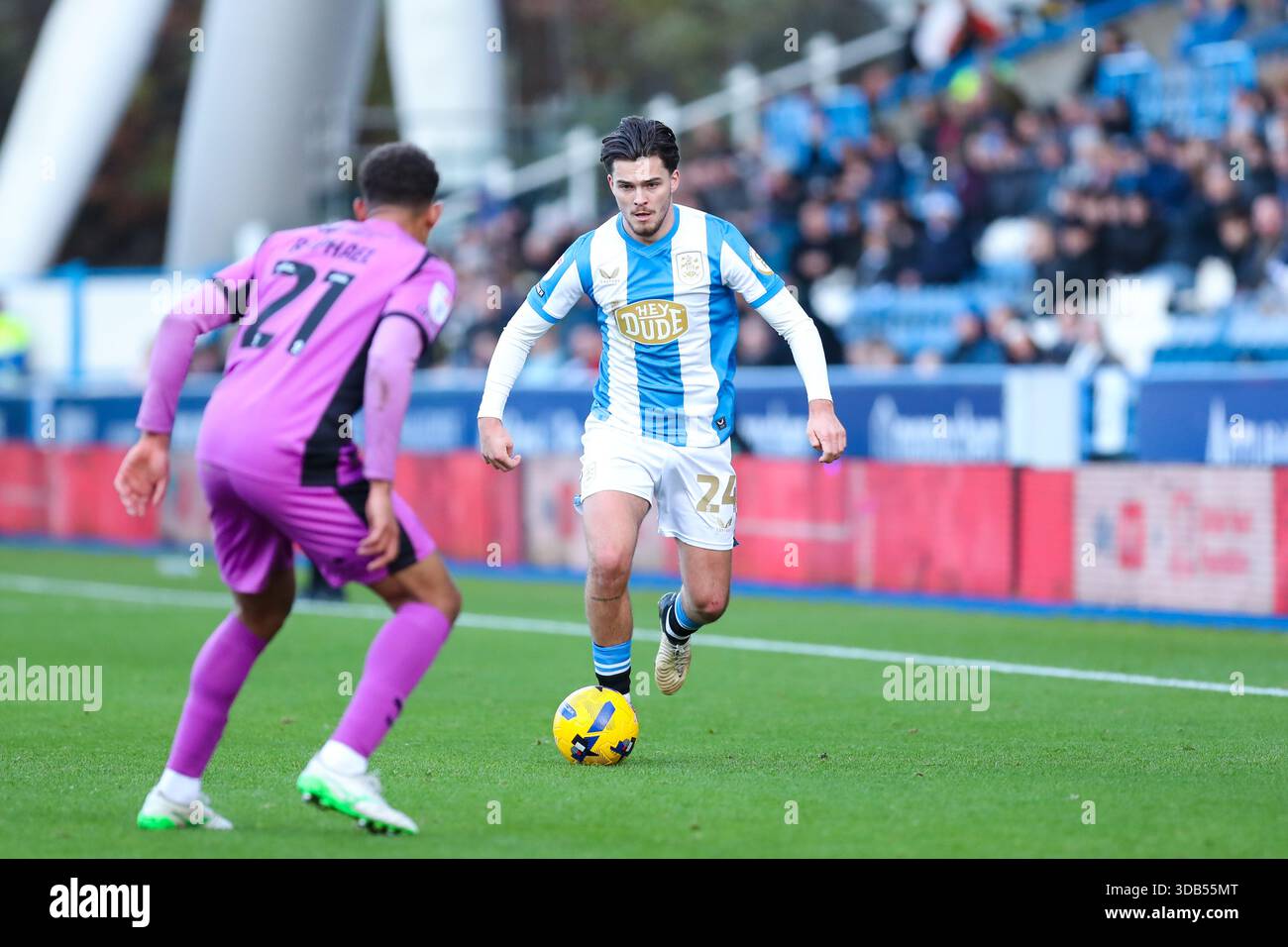 Accu Stadium, Huddersfield, England - 13th December 2025 Leo Castledine ...