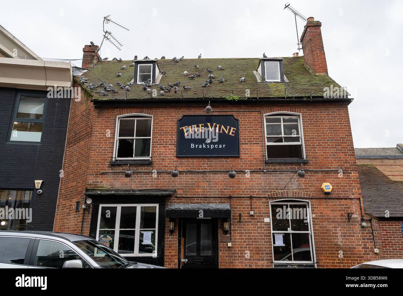 Maidenhead, Berkshire, UK. 8th December, 2025. The Vine pub in ...