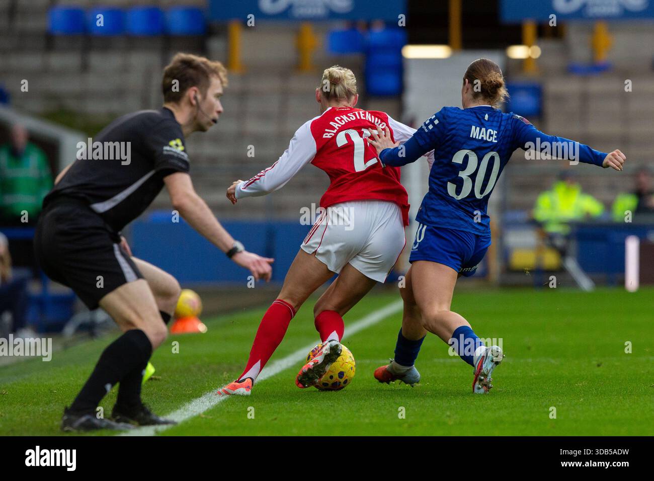 Ruby Mace (30 Everton) tackles Stina Blackstenius (25 Arsenal). Everton ...